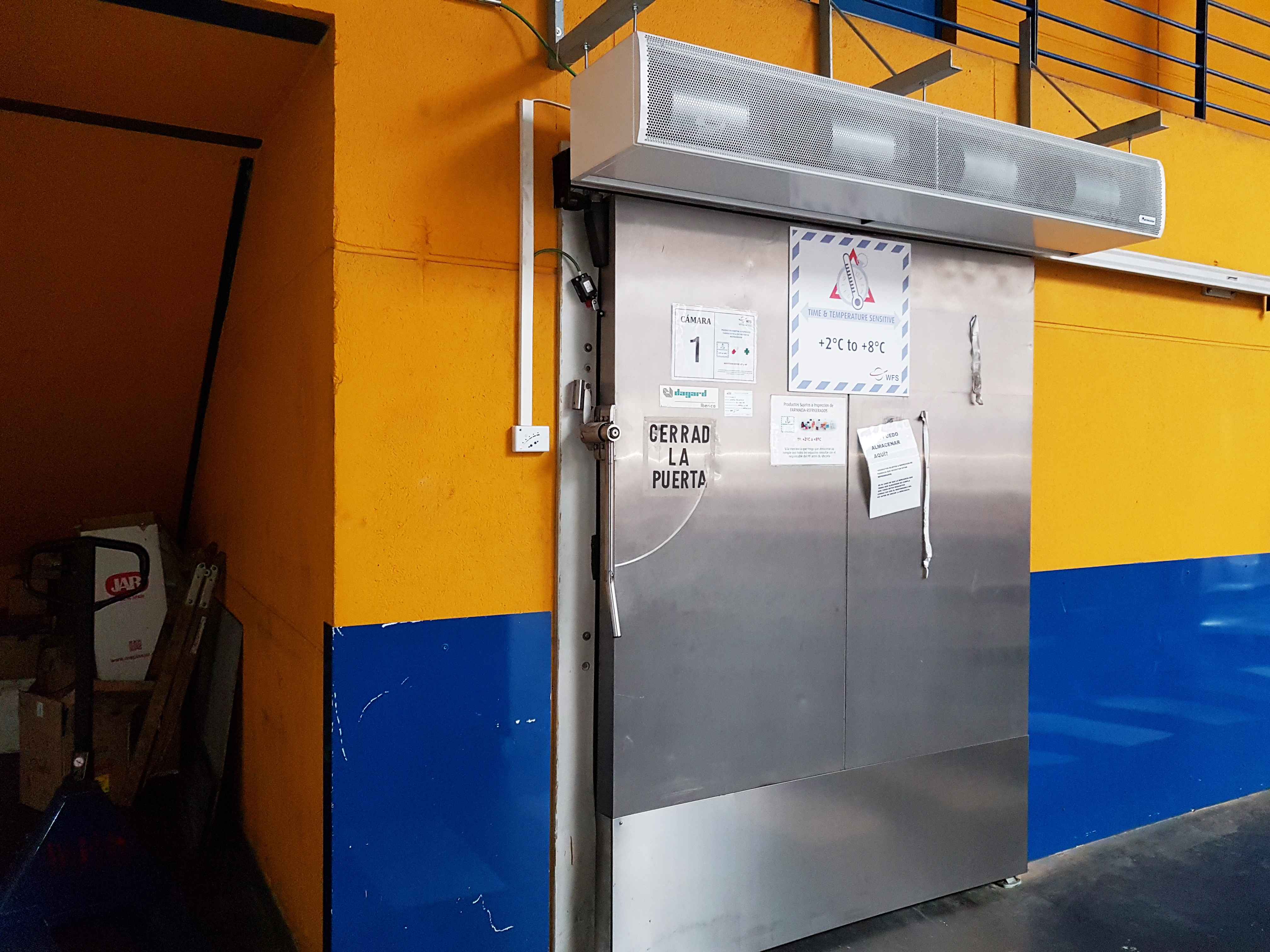Kool air curtain with double disinfection and purification technology